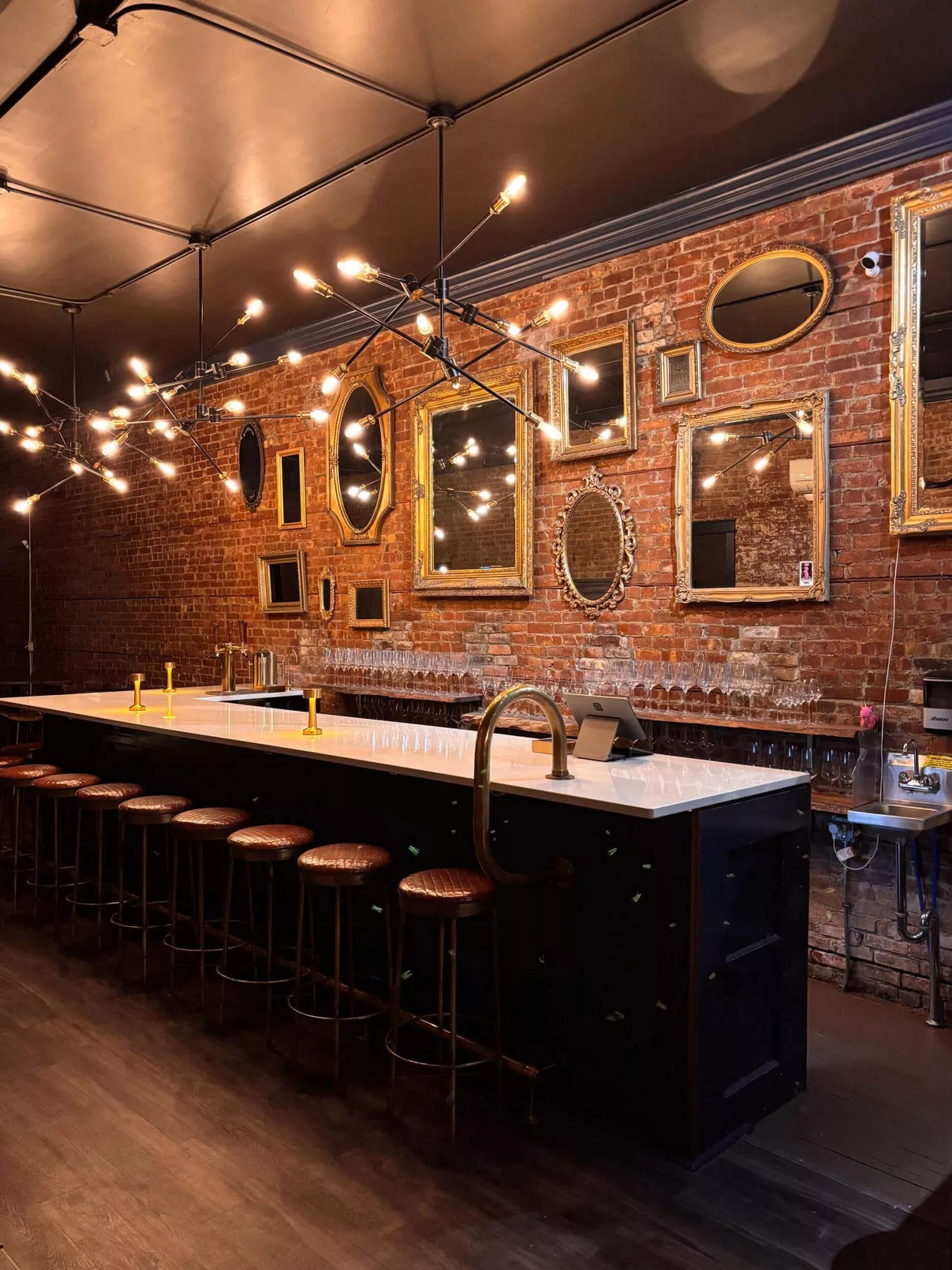 Estilo y Vino Wine Bar Now Open on Beacon's Main Street