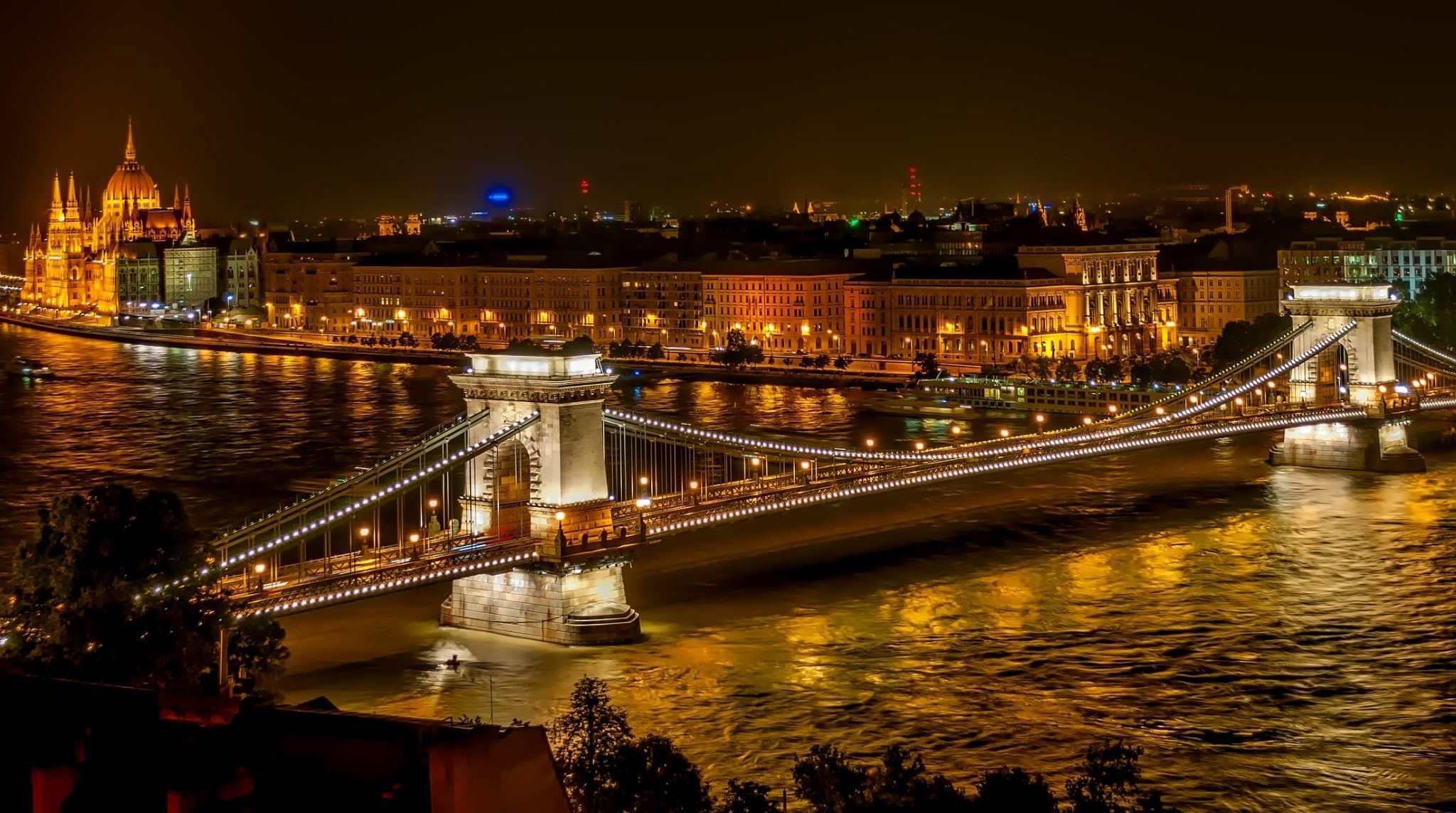 The Cruise Line That Docks You Right at the Chain Bridge - Chronogram ...